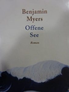 Ein Gute-Laune-Roman – Offene See von Benjamin Myers | Das Druckwerk